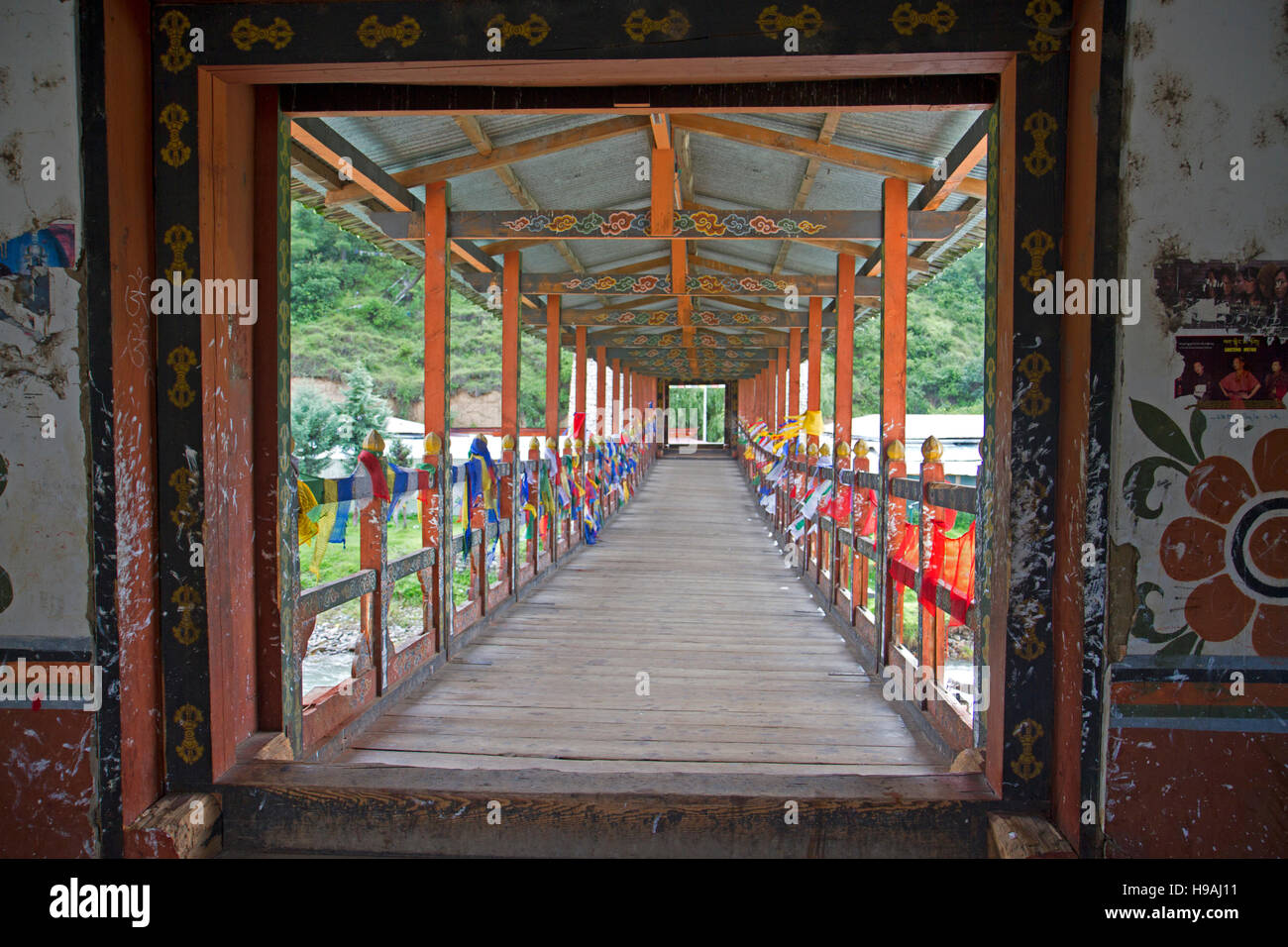 Bridge over the Wang Chhu (Thimphu River) in Thimphu Stock Photo - Alamy
