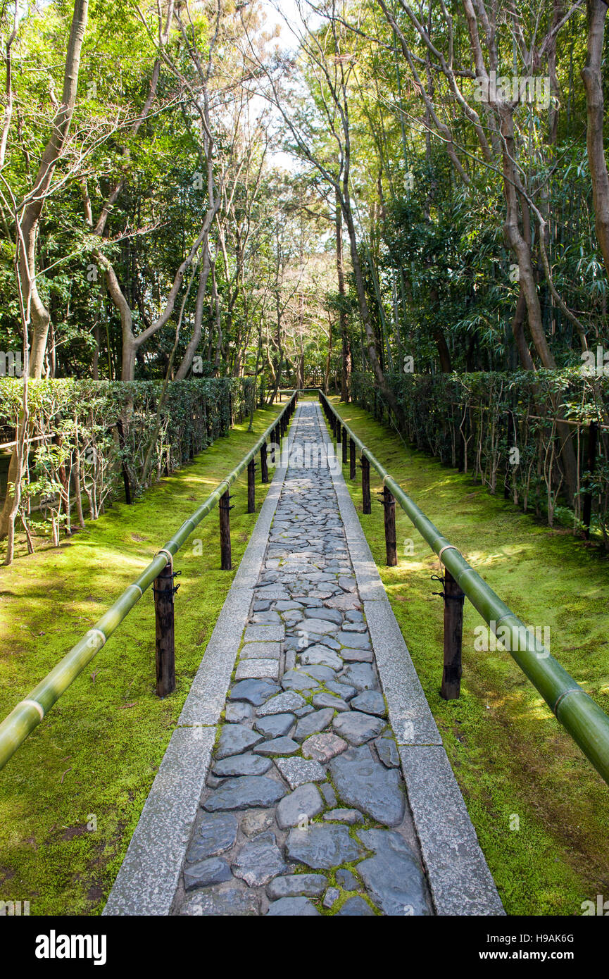 The entrance pathway at the Koto-in Zen Buddhist temple, a sub-temple ...