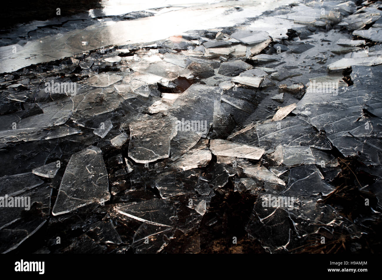 Cracking ice lake surface hi-res stock photography and images - Alamy
