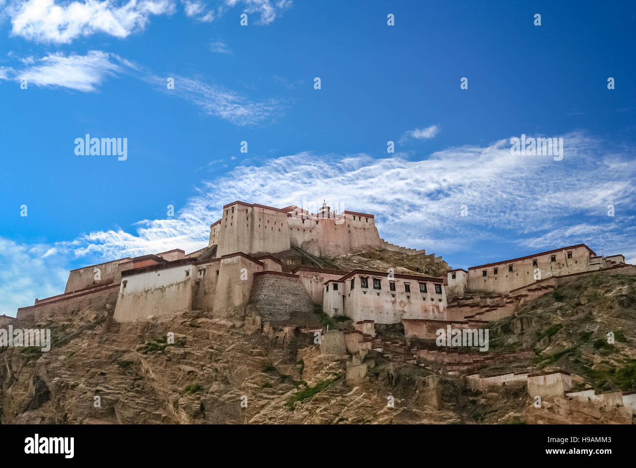Gyantse fort, former Tibetan stronghold built on top of a hill, Tibet ...