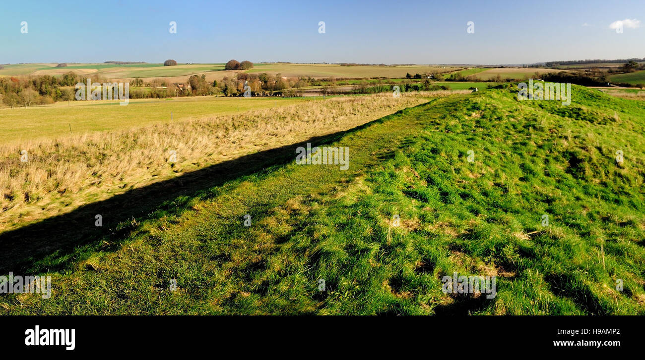 The top of West Kennett (or Kennet) Long Barrow Stock Photo - Alamy