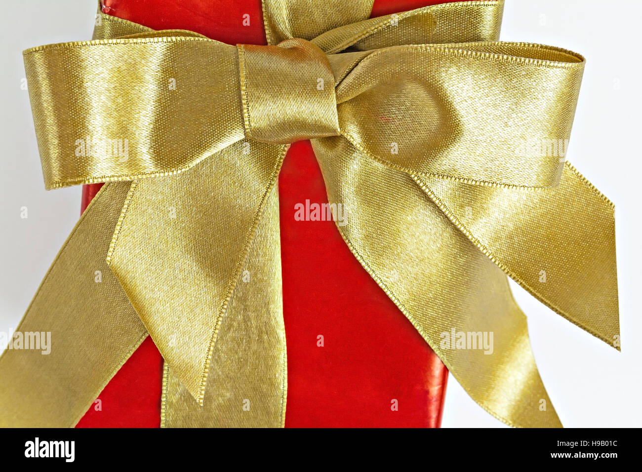 Gift red box with gold ribbon and bow isolated Stock Photo - Alamy