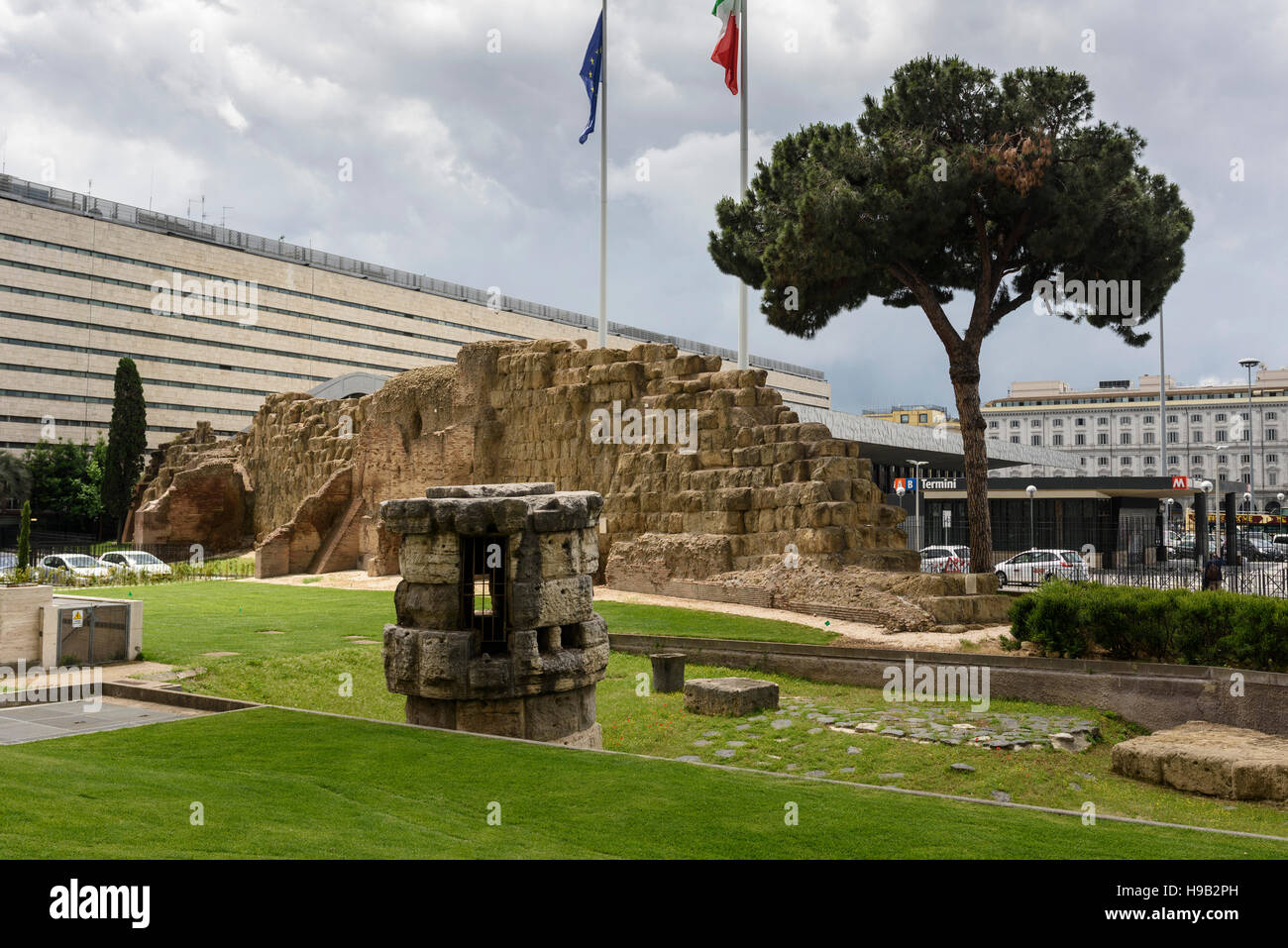 Rome servian wall hi-res stock photography and images - Alamy