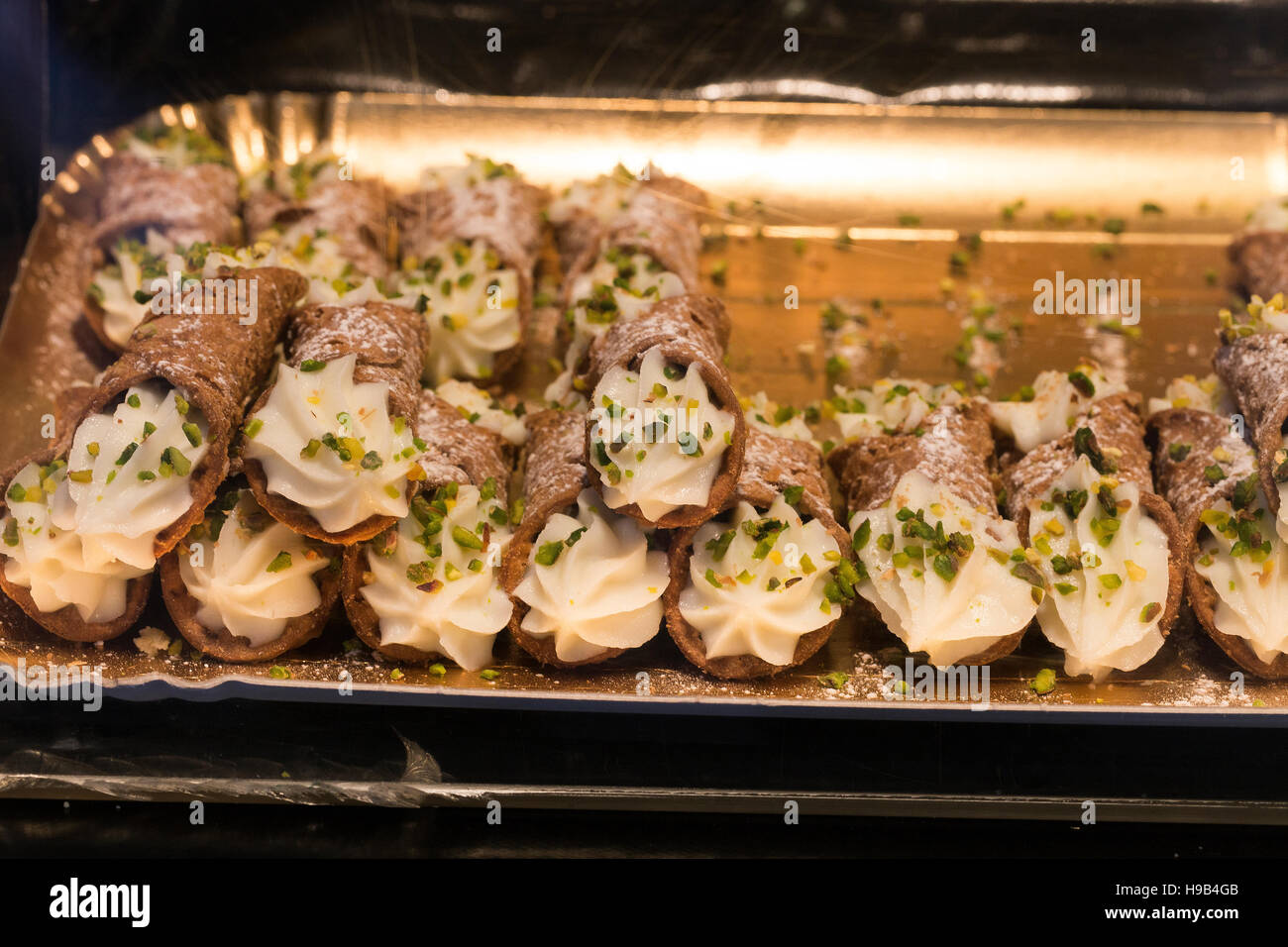 Piped mash potato hi-res stock photography and images - Alamy