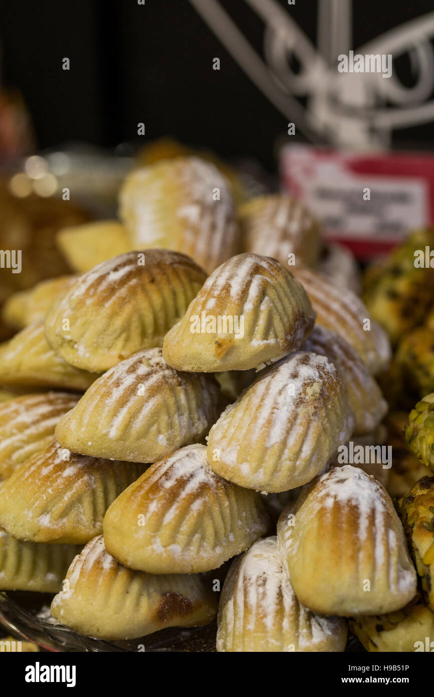 Madeleine cake hi-res stock photography and images - Alamy