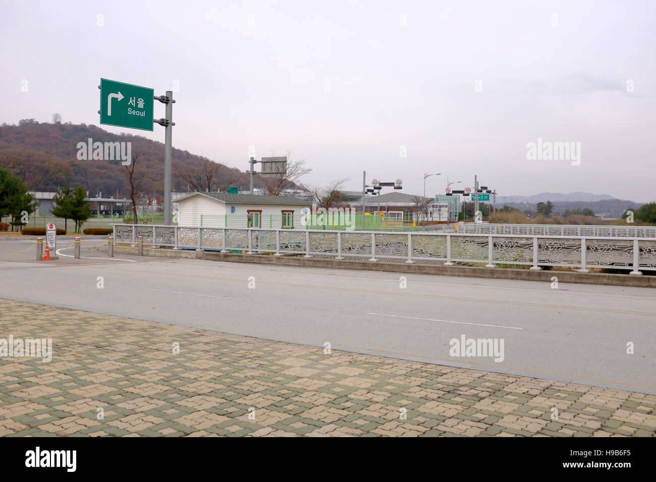 Korean demilitarised zone hi-res stock photography and images - Alamy