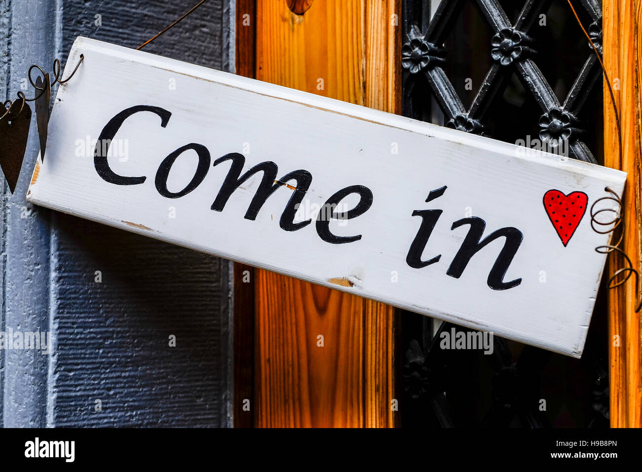 Door sign, Come in Stock Photo - Alamy