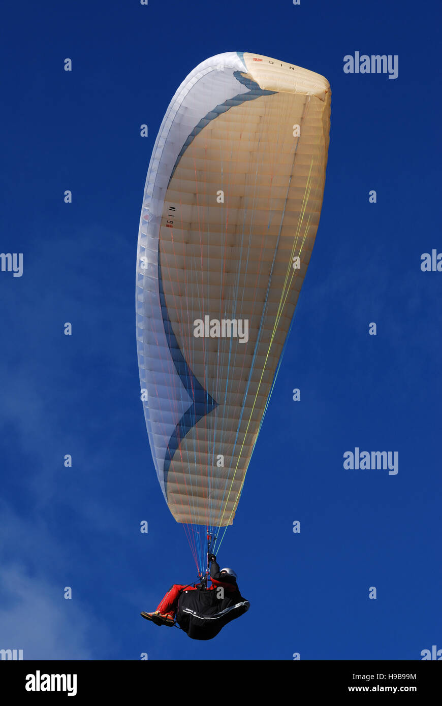 Low flying humans hi-res stock photography and images - Alamy