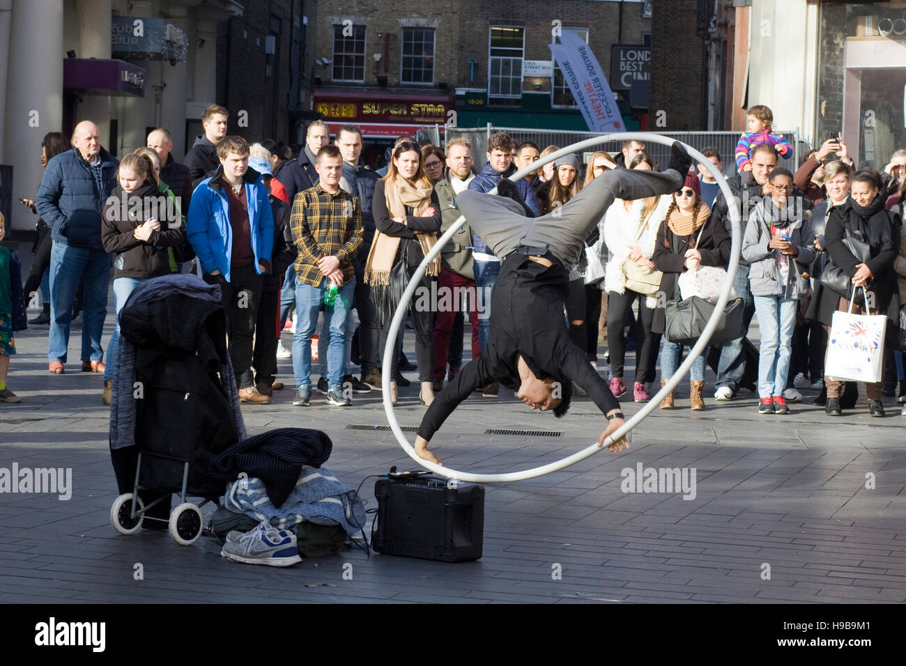 Artists wheel hi-res stock photography and images - Alamy