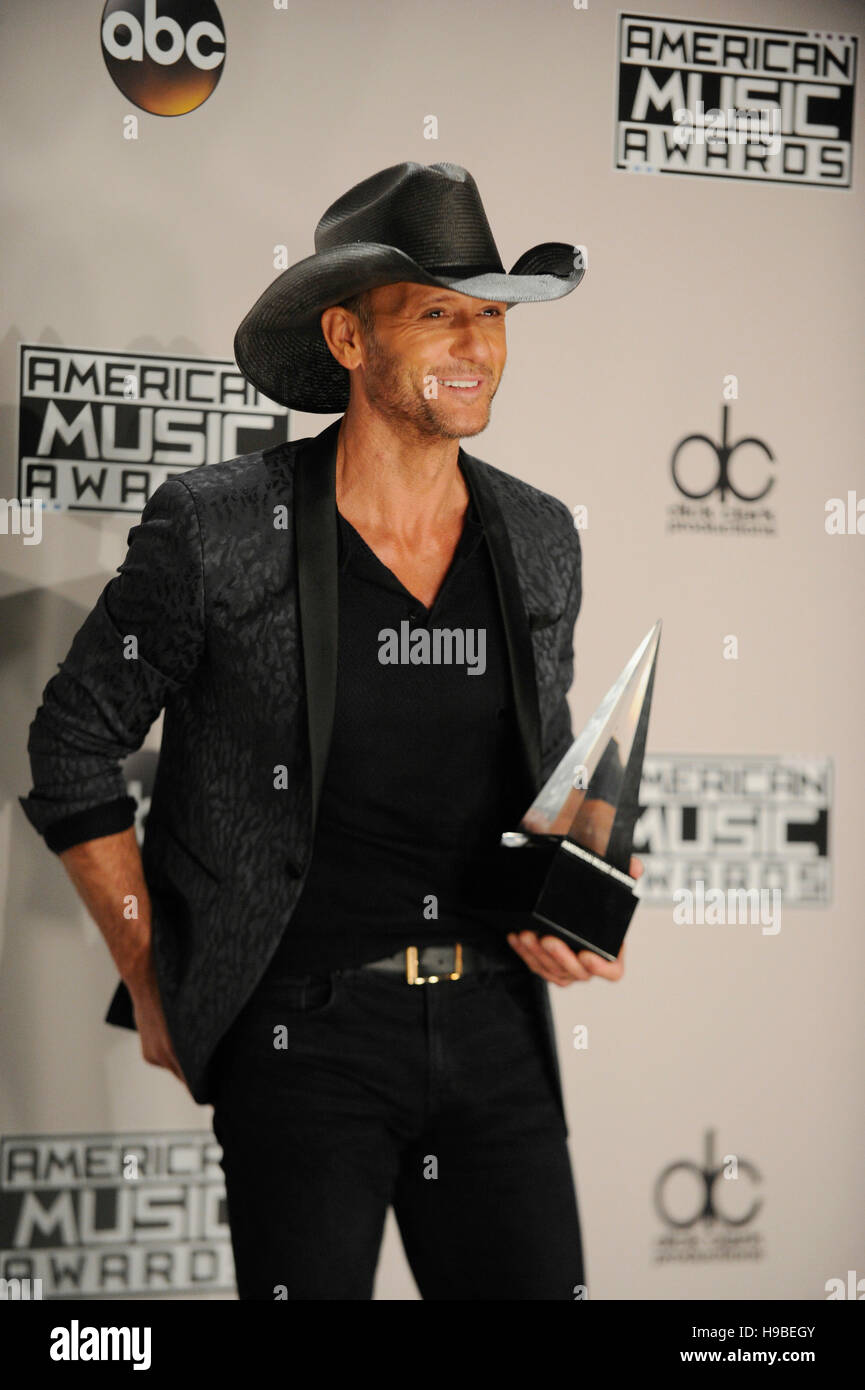 Tim mcgraw red carpet event hi-res stock photography and images - Alamy