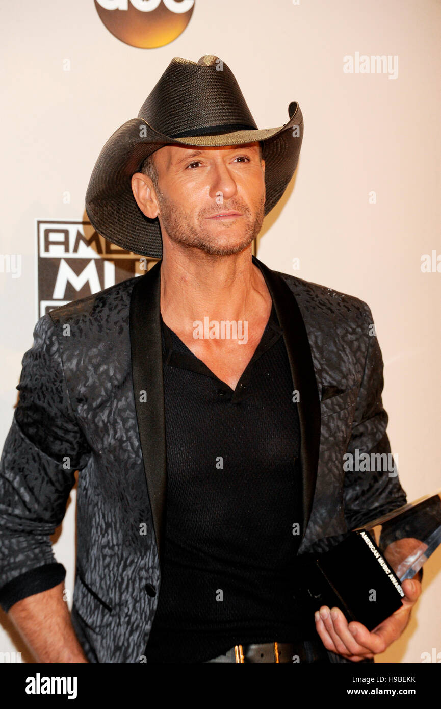 Tim mcgraw red carpet event hi-res stock photography and images - Alamy