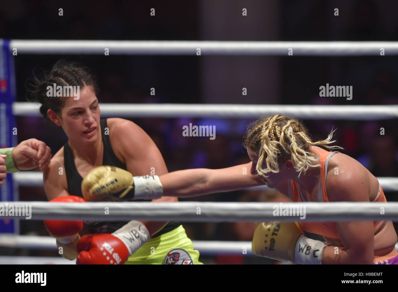 Karlovy Vary, Czech Republic. 19th Nov, 2016. Female featherweight ...