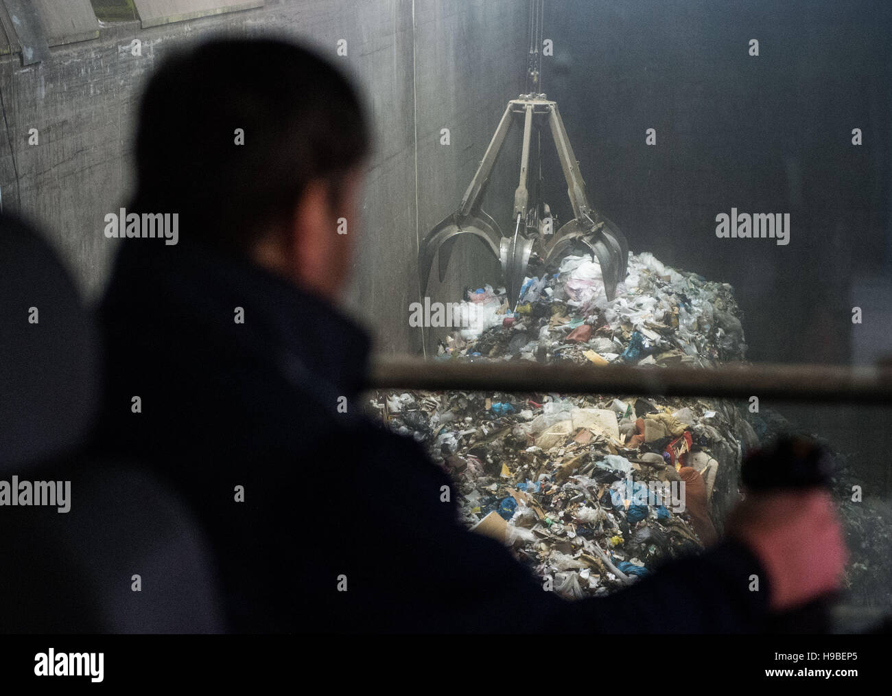 Crane driver Yrmaz Cemam controls a grappler in the trash bunker at the ...