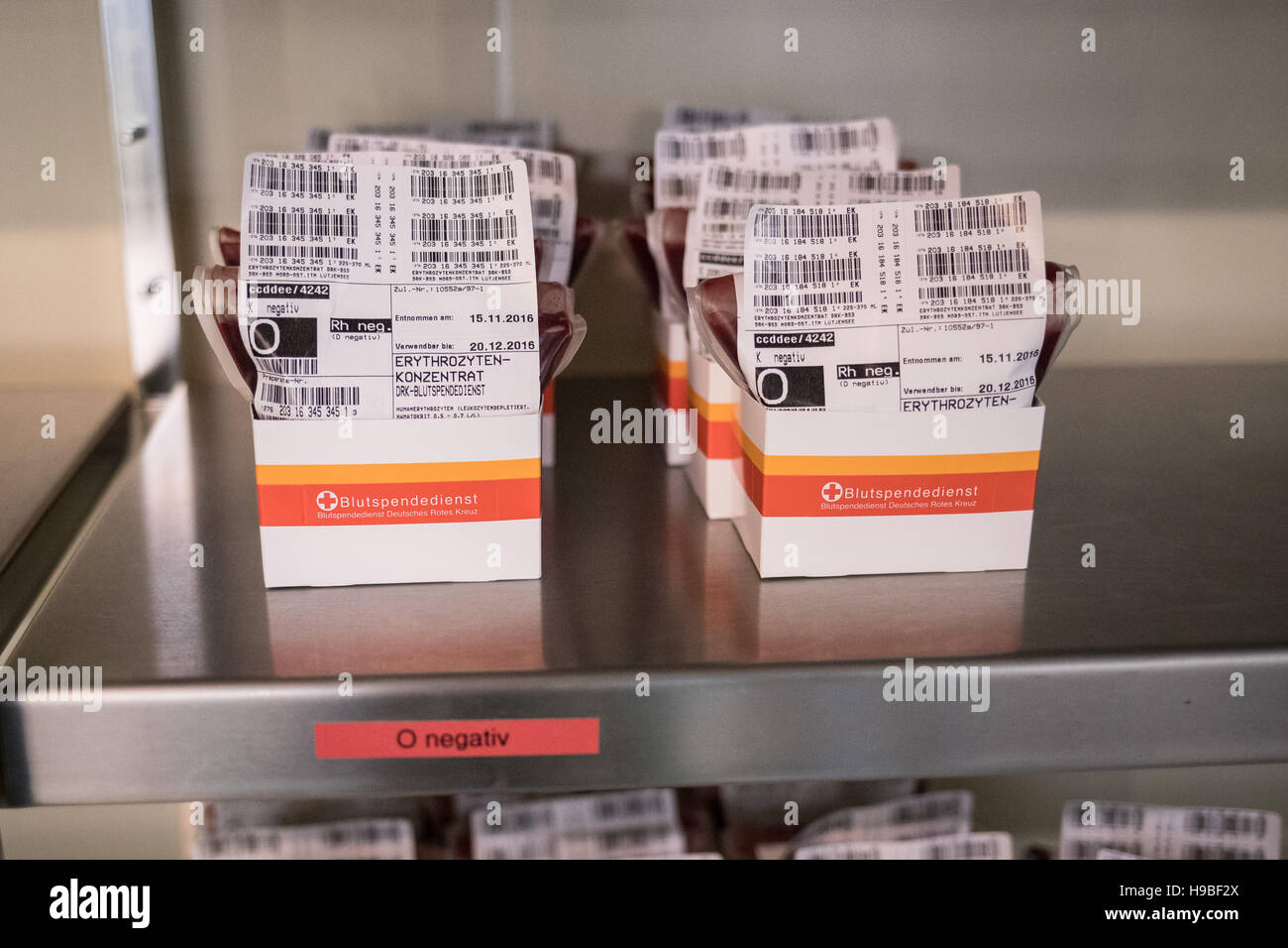 Bags red blood cells hi-res stock photography and images - Alamy