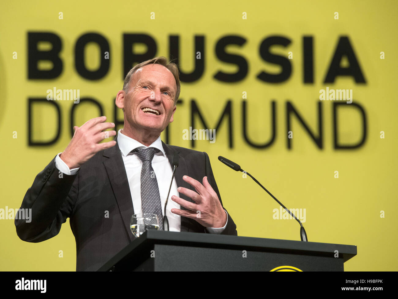 Dortmund, Germany. 21st Nov, 2016. The manager of Borussia Dortmund ...