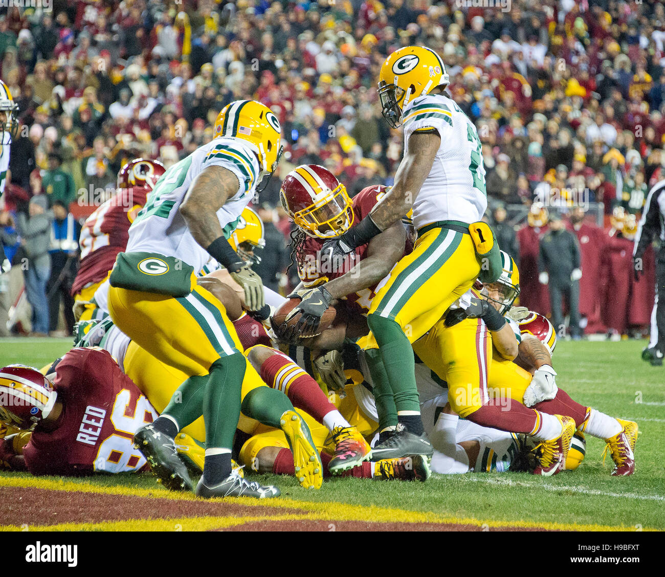 Washington Redskins running back Rob Kelley (32) scores a touchdown in ...