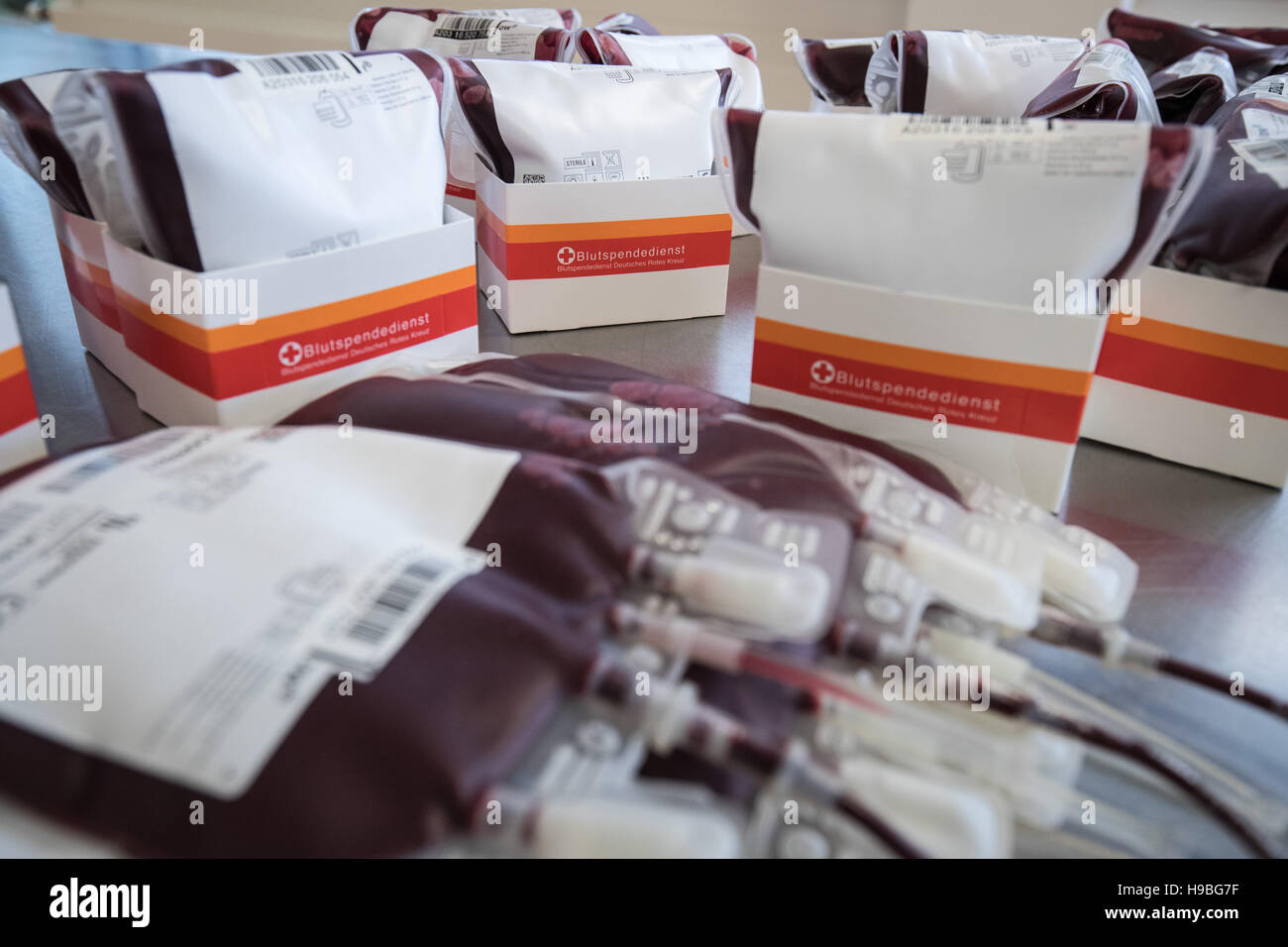Bags red blood cells hi-res stock photography and images - Alamy