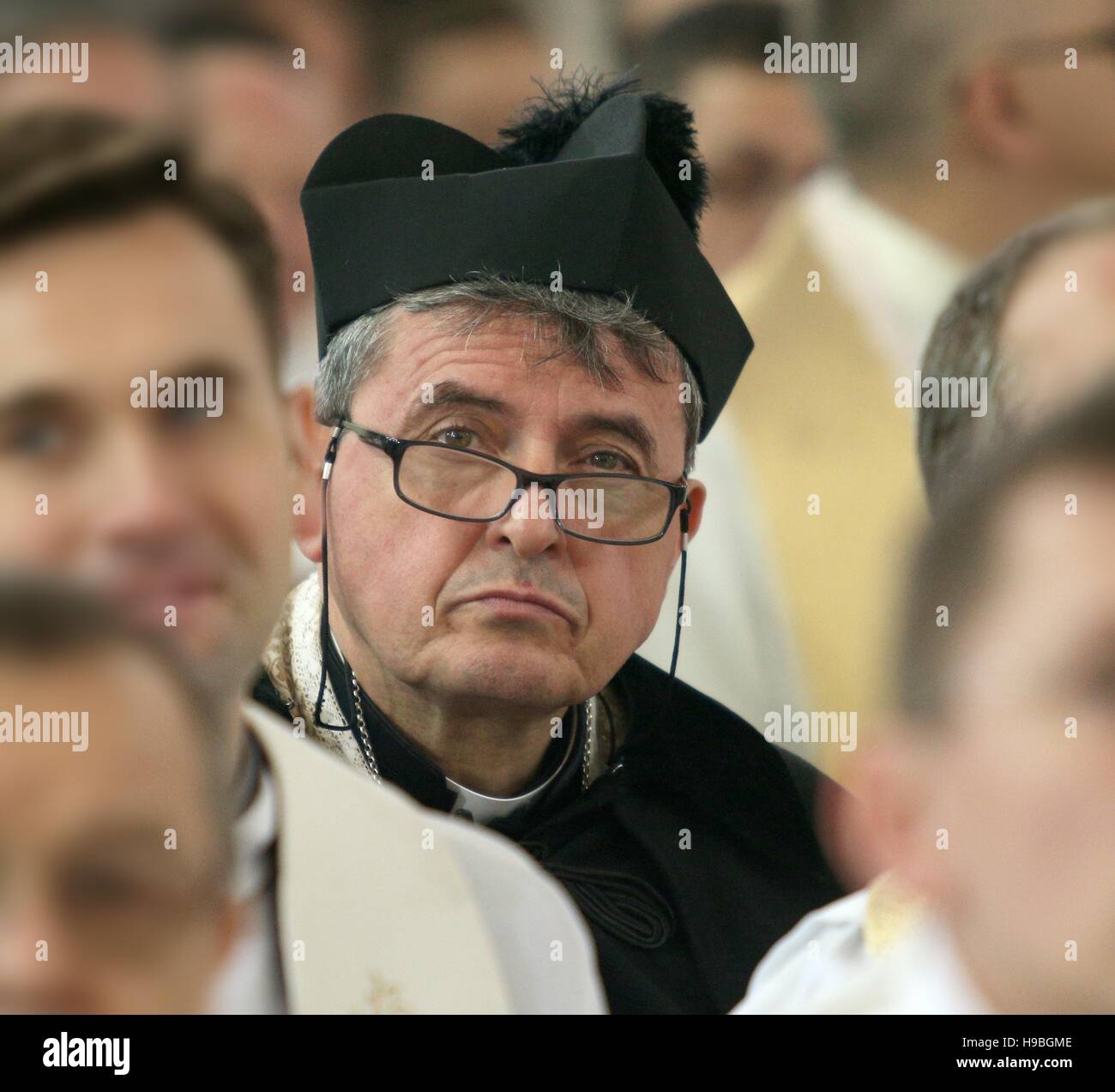 Thousend of pilgrims attend the ceremony of the enthronement of Jesus ...