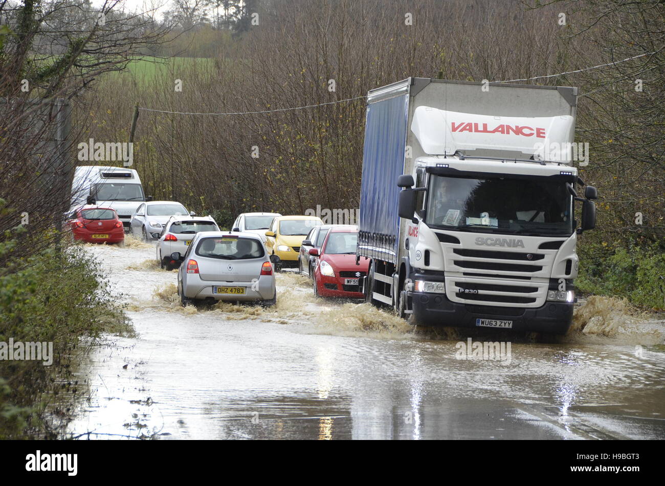 Winterbourne Abbas, Dorset, UK. 21st Nov, 2016. UK Weather. Vehicles ...