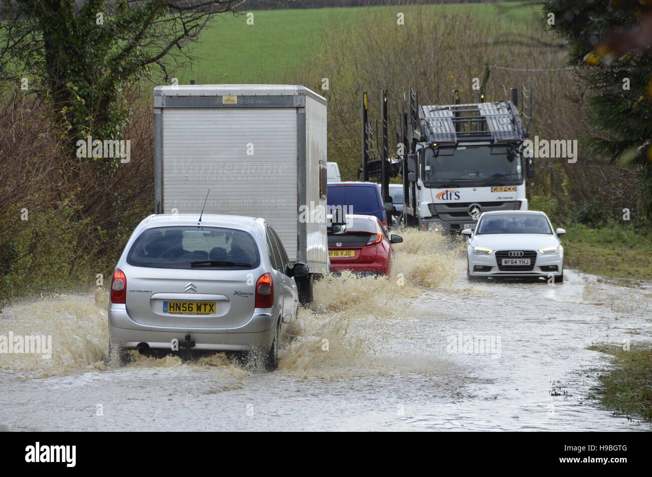 Cars negotiating flood water hi-res stock photography and images - Alamy
