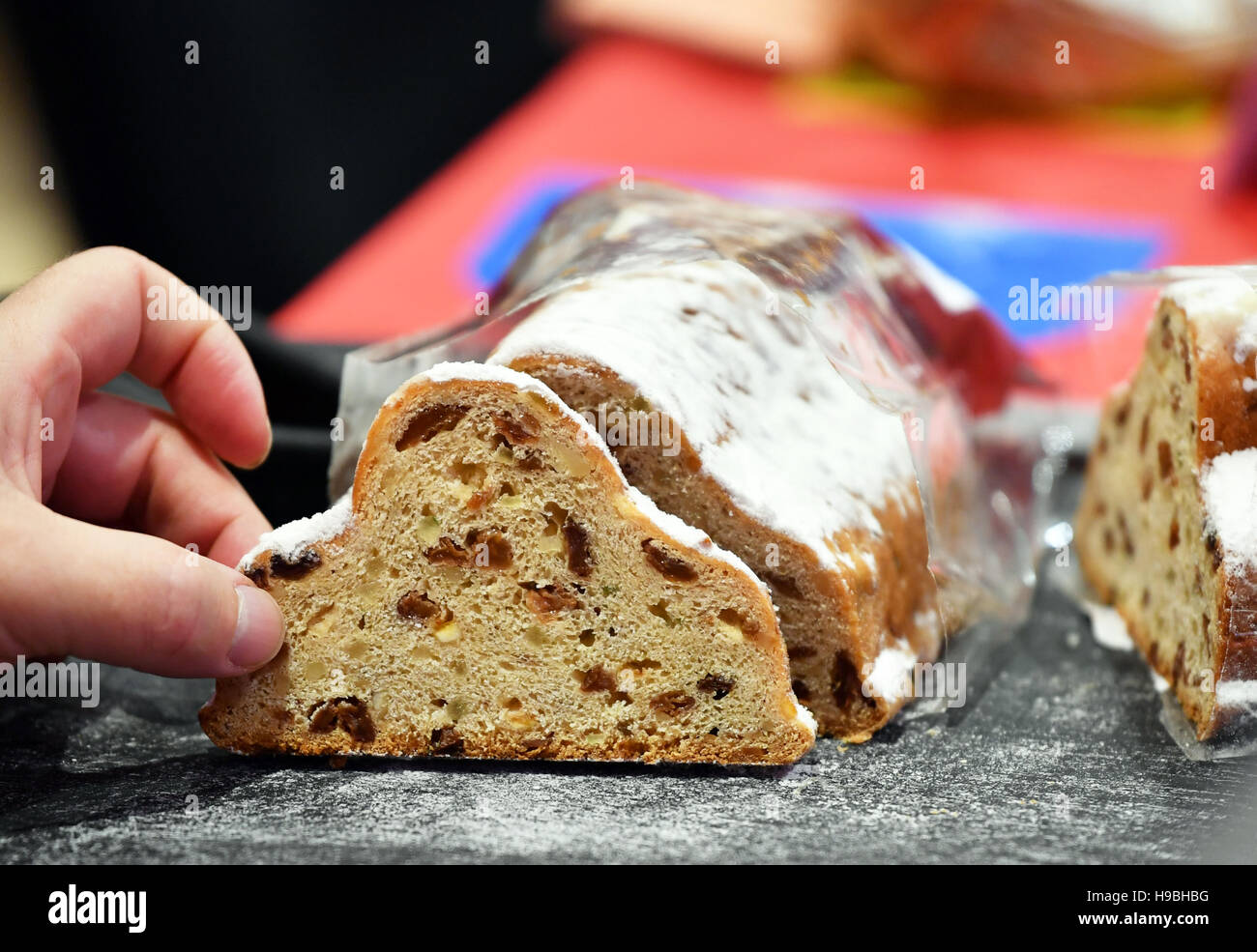 Stollen is offered to the spectators during a public Stollen ...