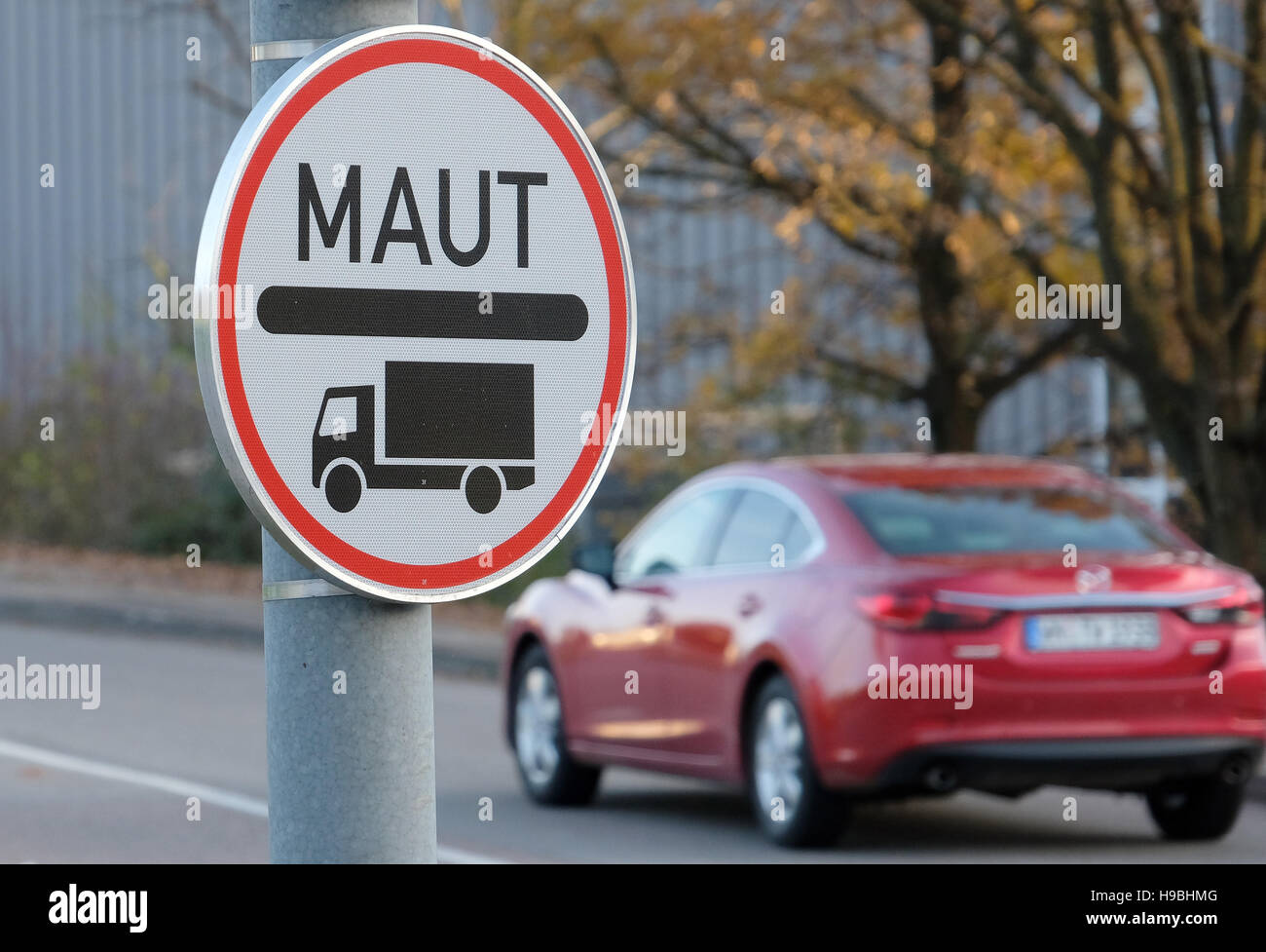 Winterbach, Germany. 20th Nov, 2016. A sign reading 'Maut' (lit. 'road ...