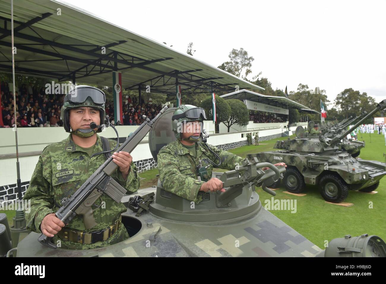 Mexican soldiers hi-res stock photography and images - Alamy