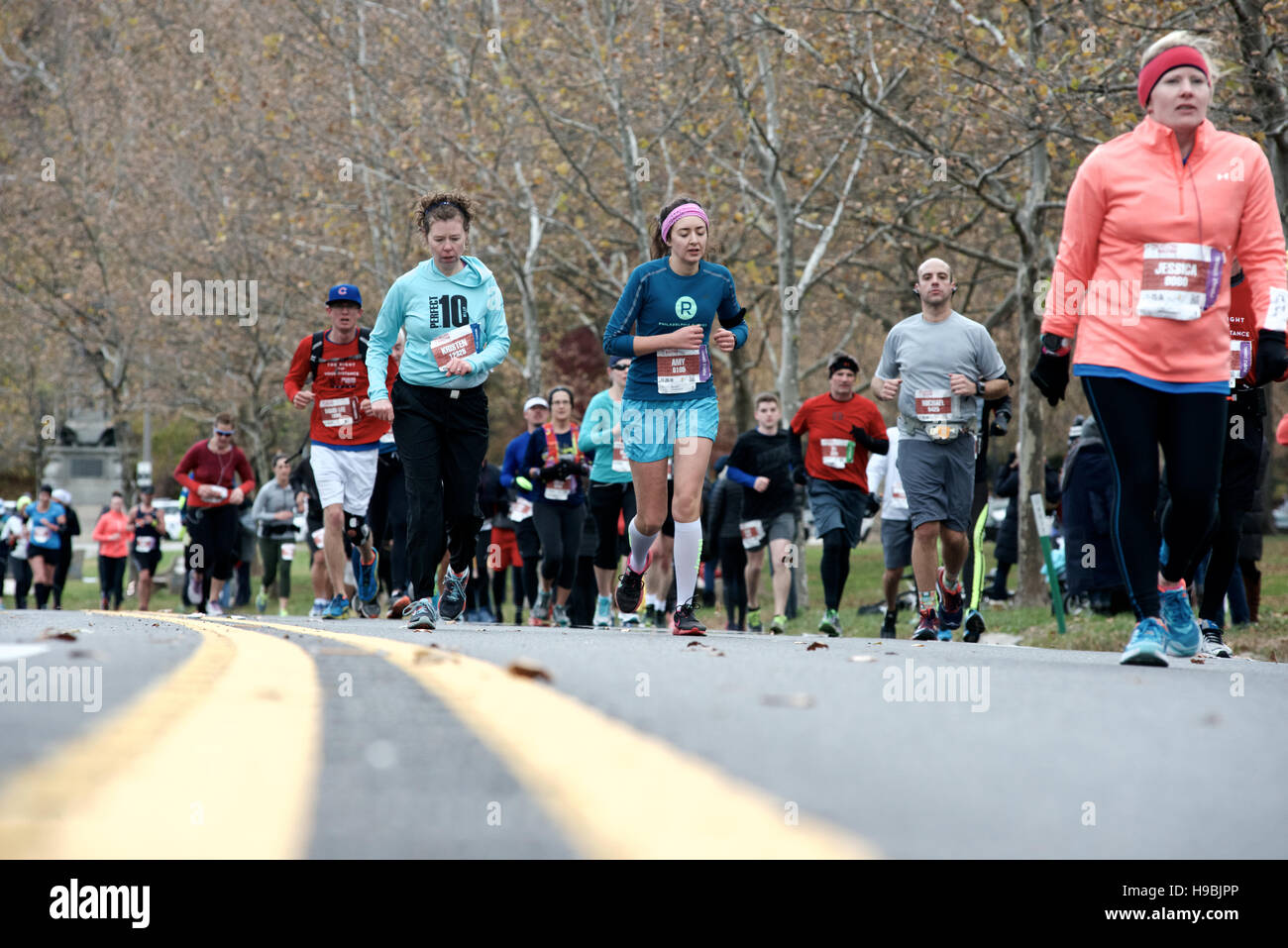 Philadelphia, Pennsylvania, USA. 20th Nov, 2016. Runners on the final ...