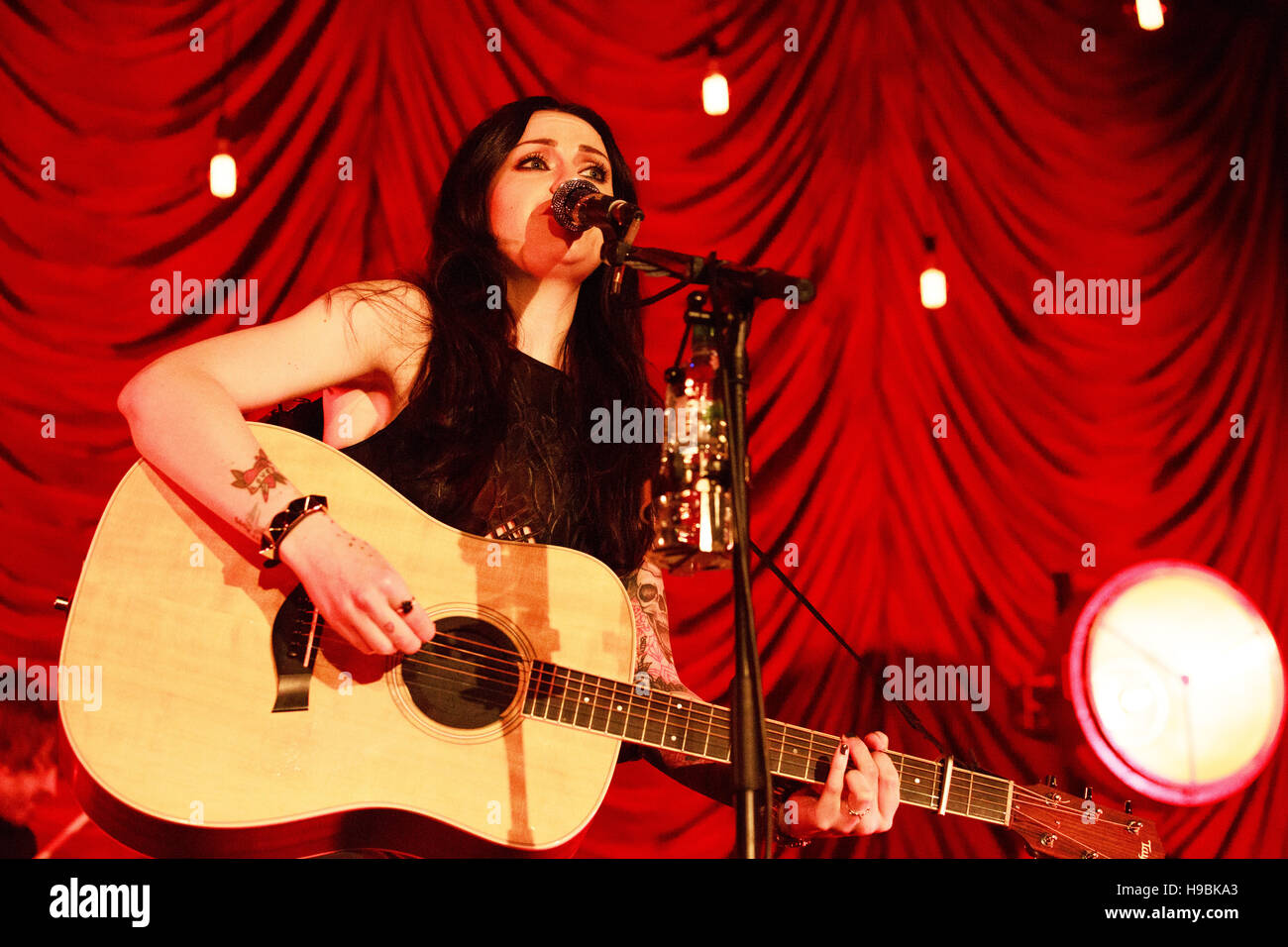 Islington Assembly Hall, Islington, London, UK, 21st November 2016, Amy ...