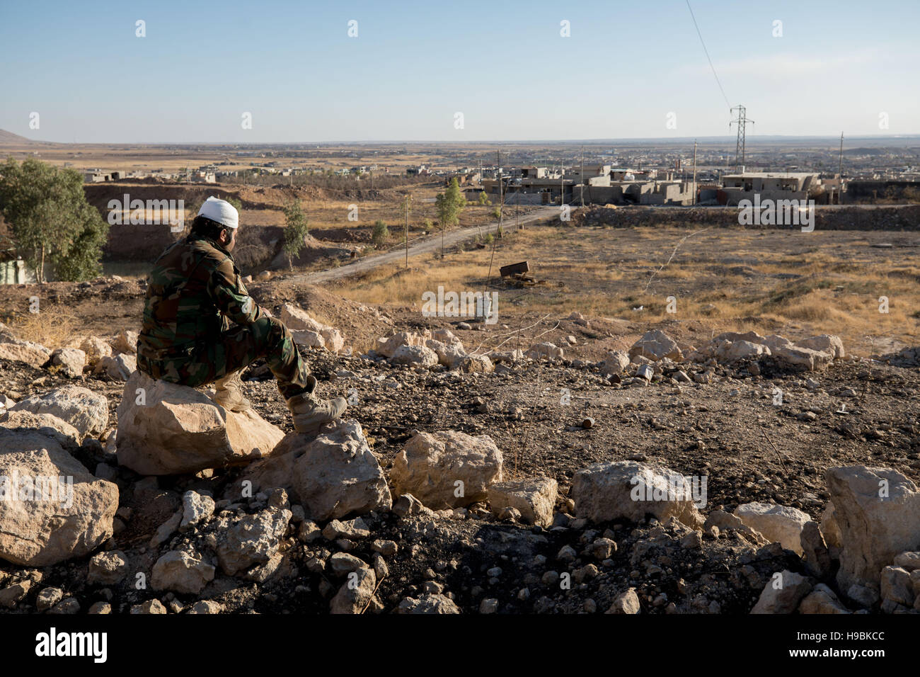 Bashiqa, KURDISTAN, IRAQ. 20th Nov, 2016. A wounded Kurdish Peshmerga ...