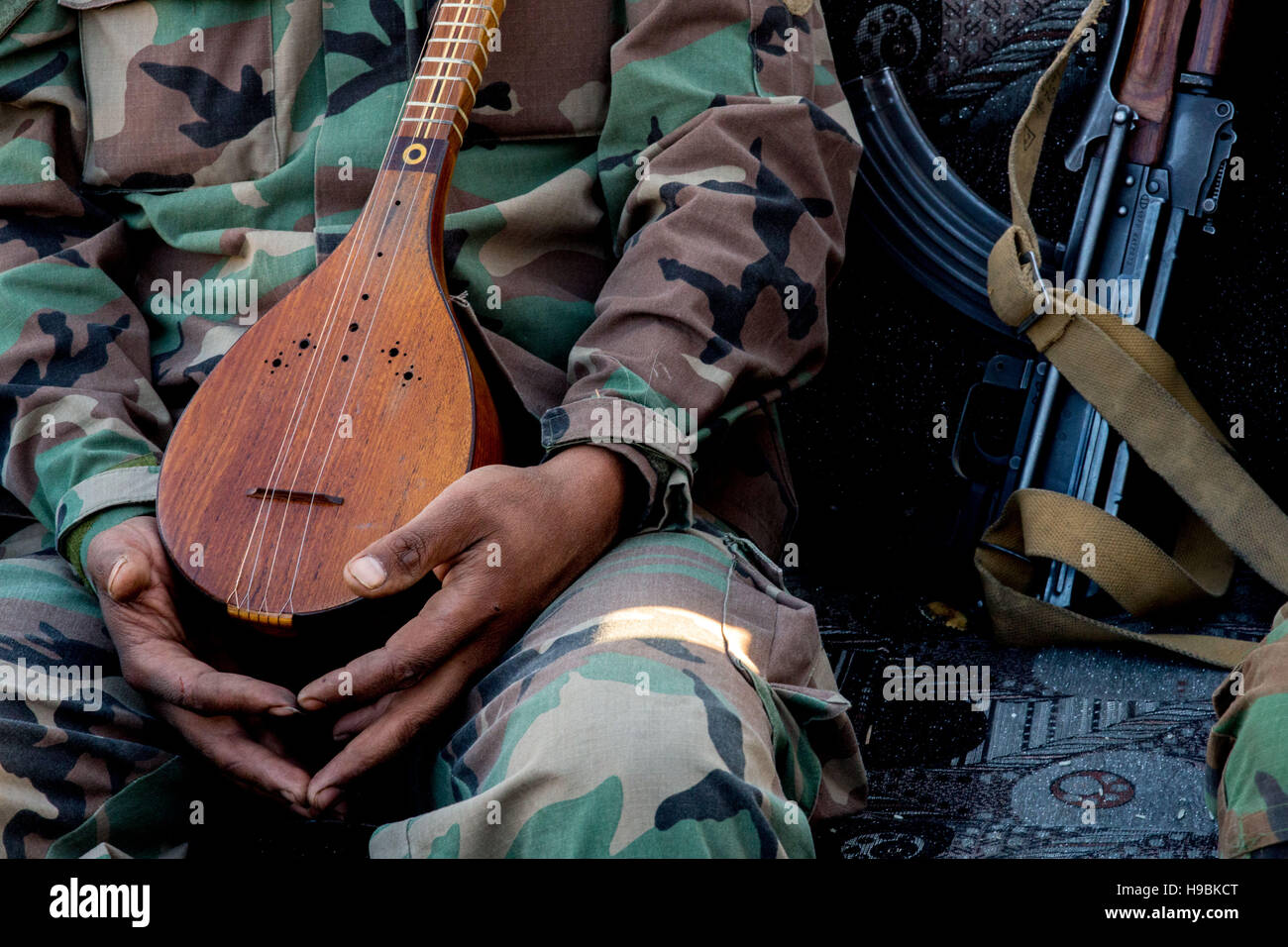 Bashiqa, KURDISTAN, IRAQ. 20th Nov, 2016. A Peshmerga soldier holds a ...