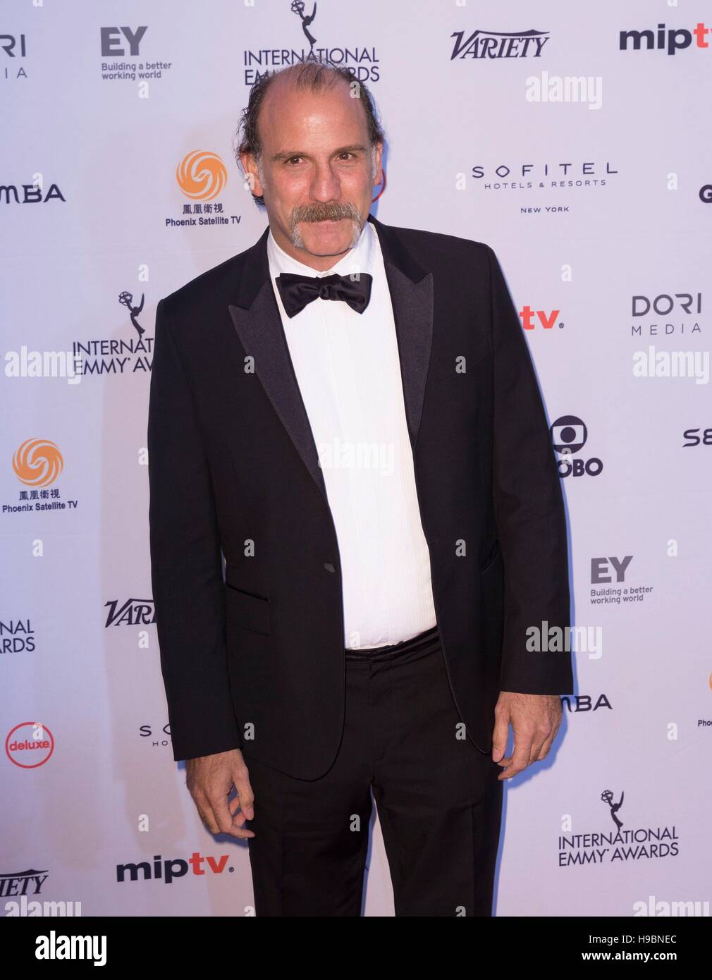 Nick sandow red carpet 2016 hi-res stock photography and images - Alamy