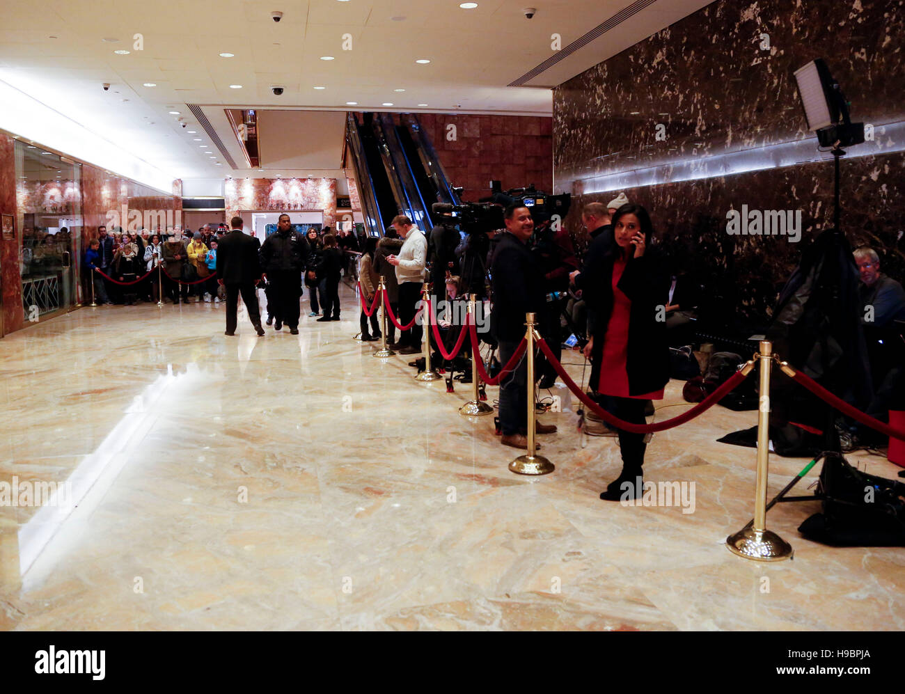 New York, USA. 21st Nov, 2016. Journalists located behind the rope line ...