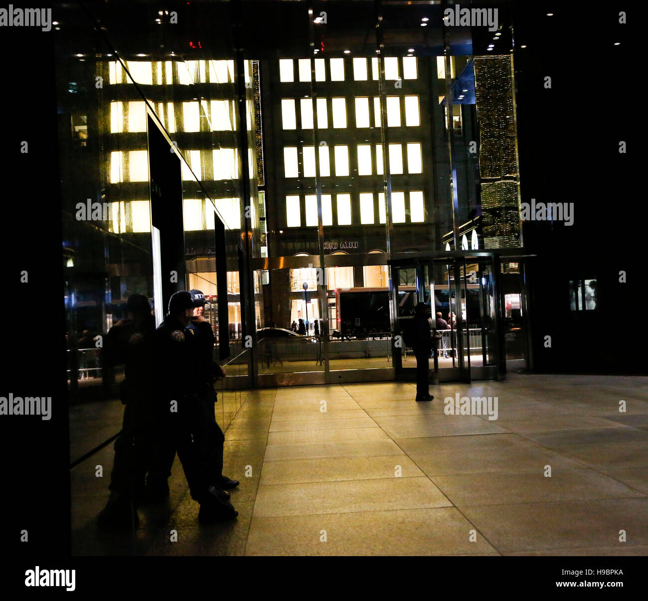 New York, USA. 21st Nov, 2016. The courtyard of the Trump Tower, while ...