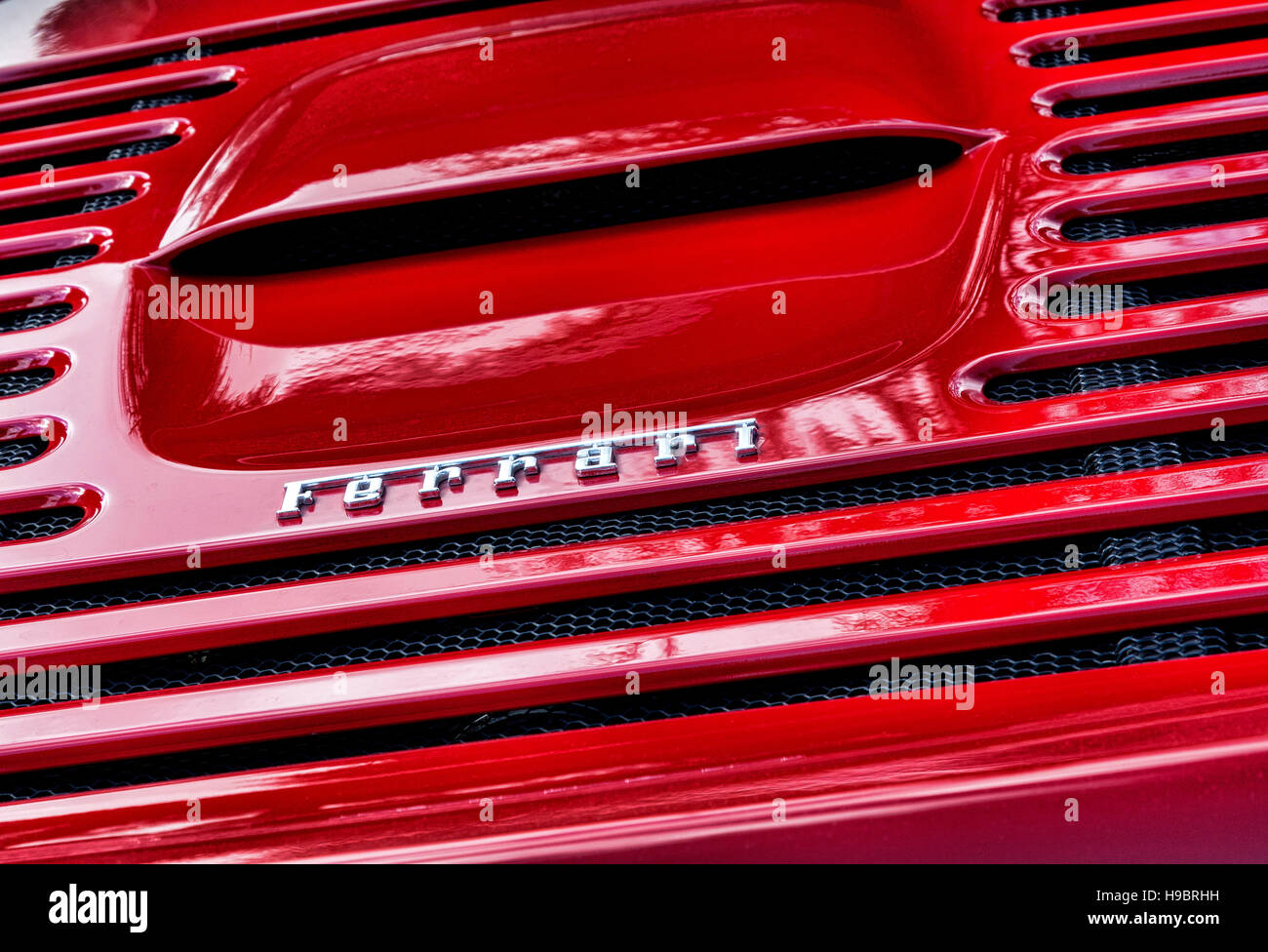 Red ferrari logo hi-res stock photography and images - Alamy