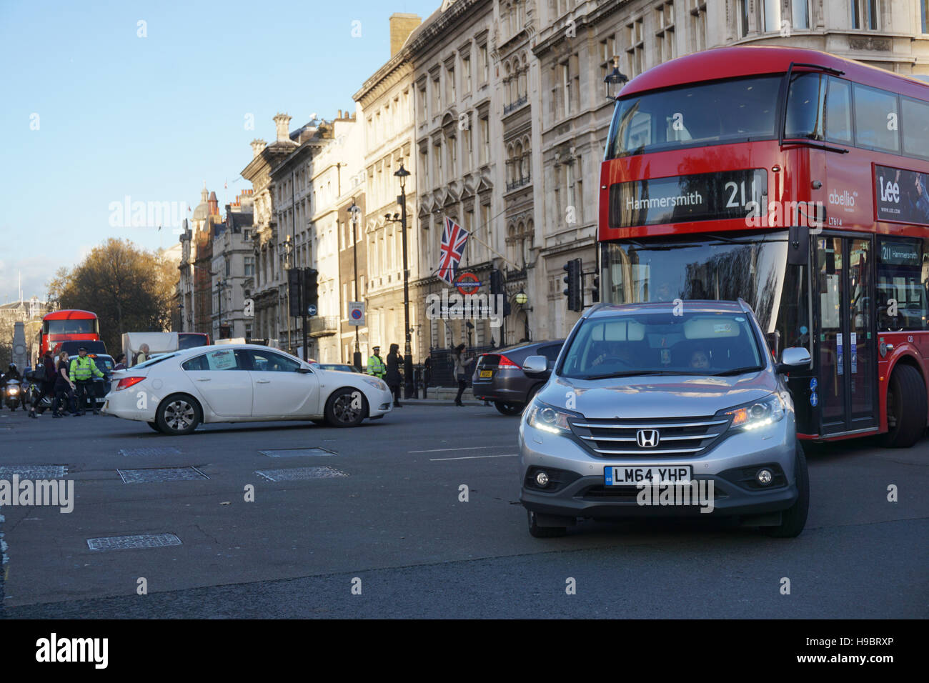 London, UK. 22nd Nov, 2016. Uber drivers stage protest through central ...