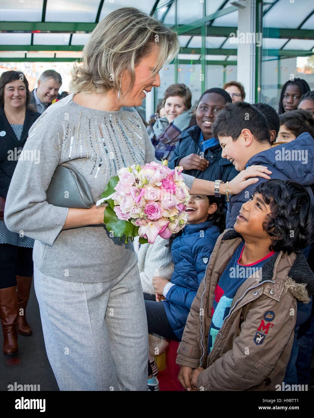 Asse, Belgium. 22nd Nov, 2016. Queen Mathilde of Belgium visits the ...