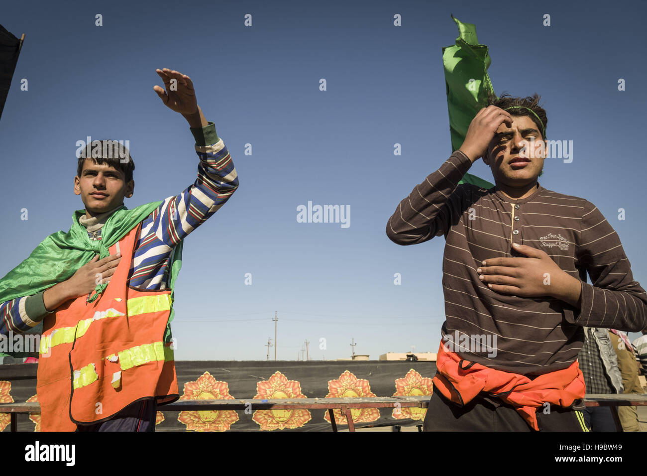 Nineveh Governorate, Iraq. 21st Nov, 2016. Young shia boys are ...
