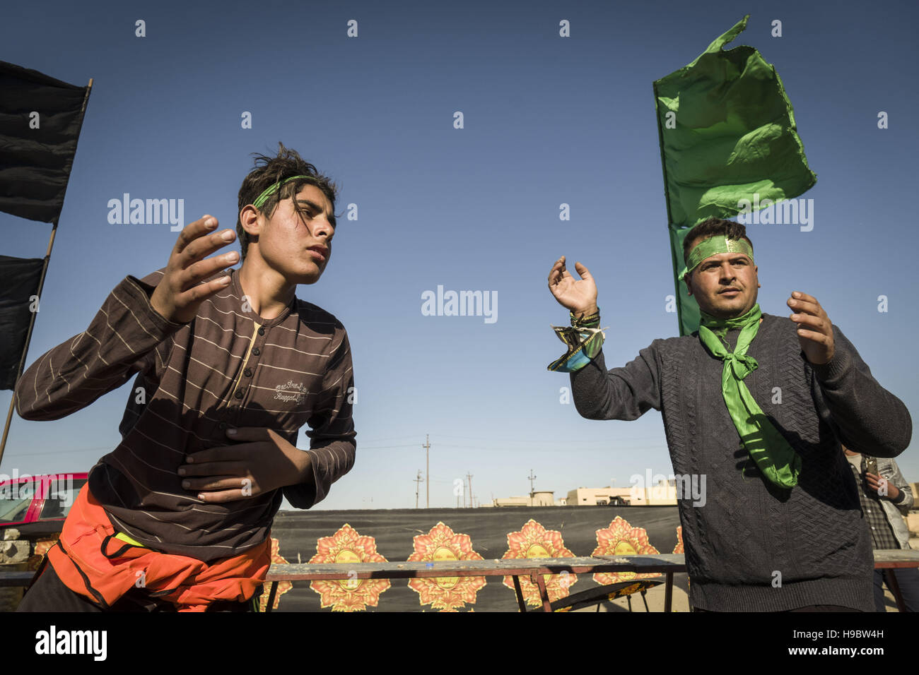 Nineveh Governorate, Iraq. 21st Nov, 2016. Young shia boys are ...