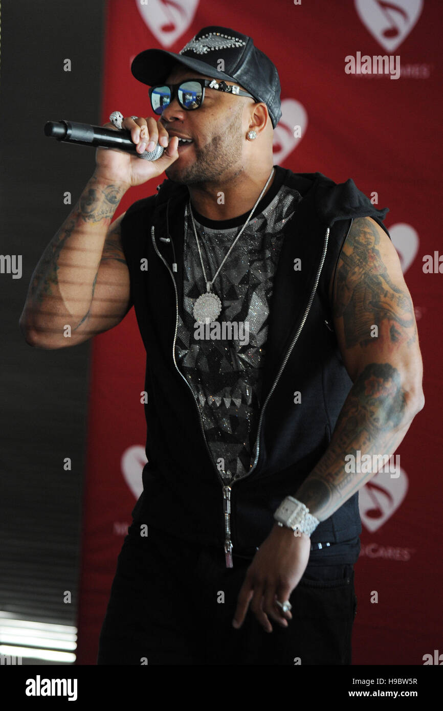 Fort Lauderdale, FL, USA. 22nd Nov, 2016. Flo Rida performs during ...
