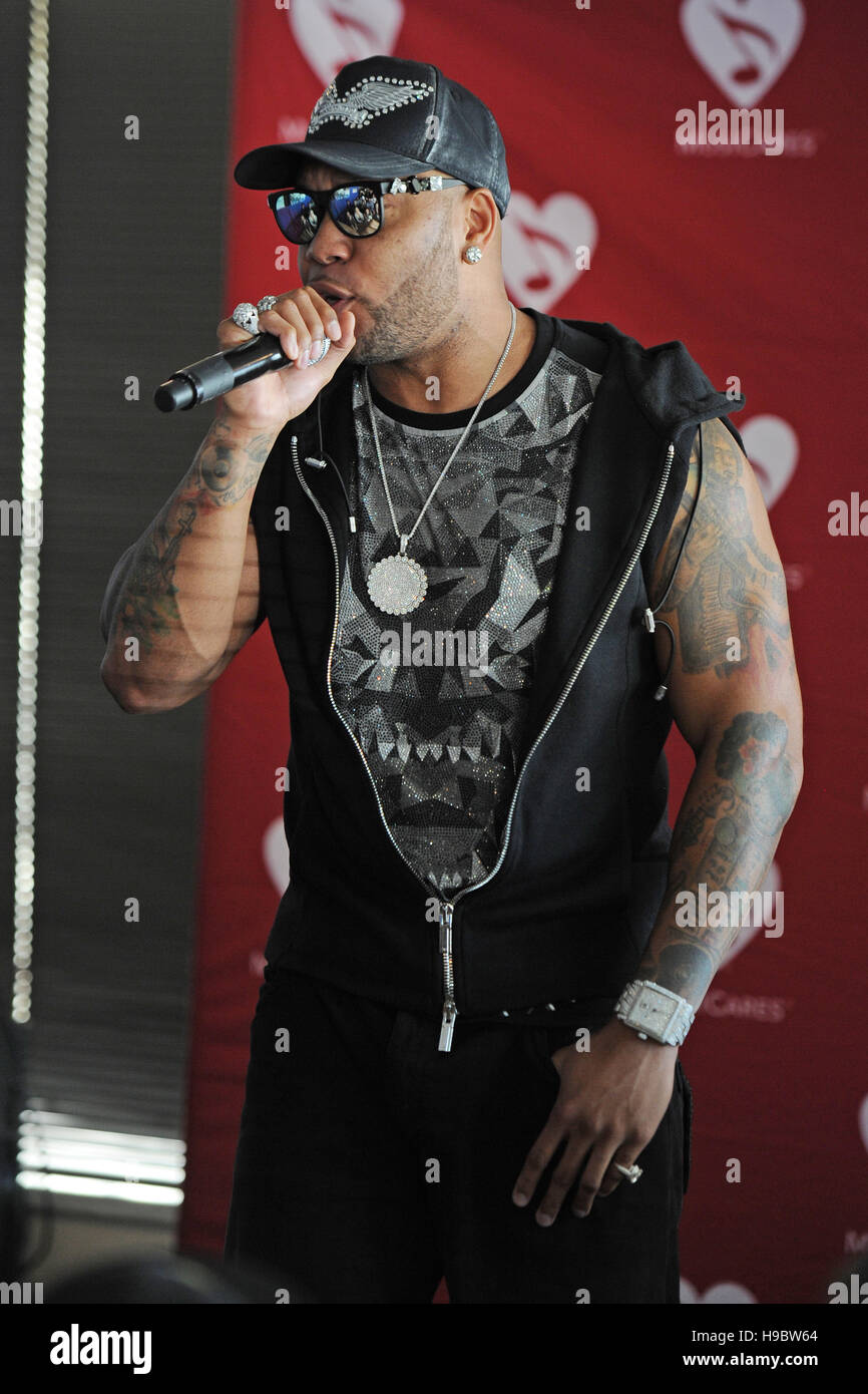 Fort Lauderdale, FL, USA. 22nd Nov, 2016. Flo Rida performs during ...