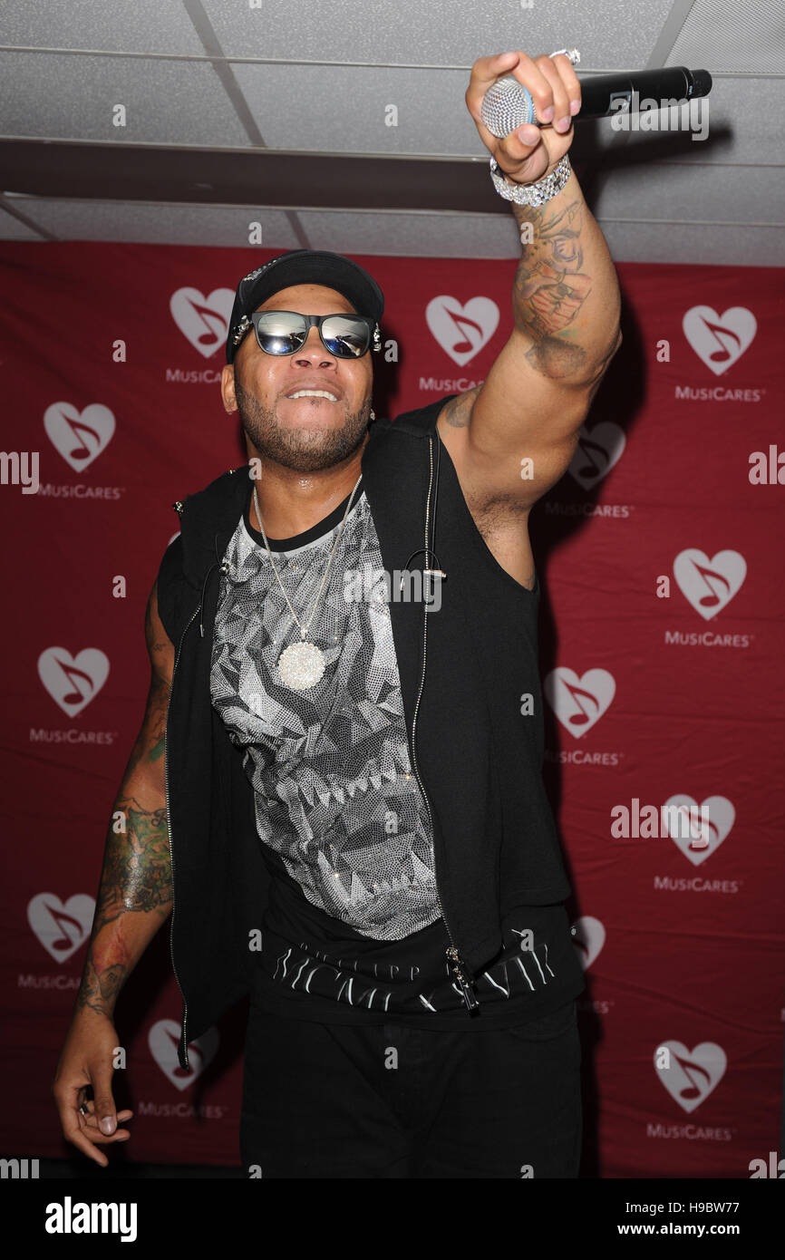 Fort Lauderdale, FL, USA. 22nd Nov, 2016. Flo Rida performs during ...