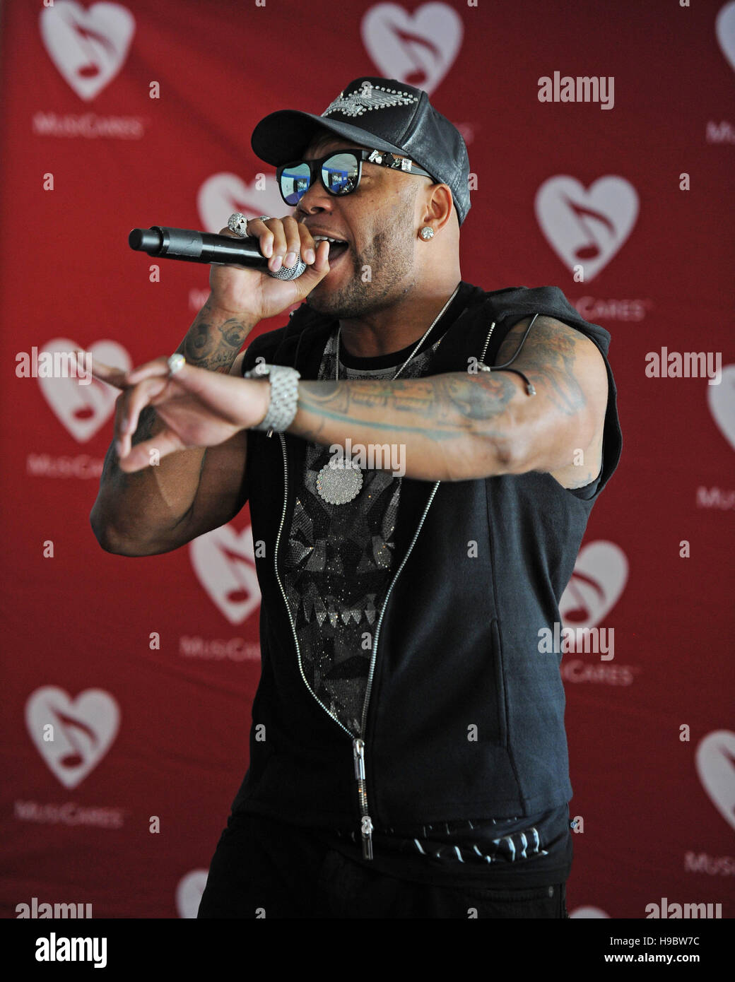 Fort Lauderdale, FL, USA. 22nd Nov, 2016. Flo Rida performs during ...