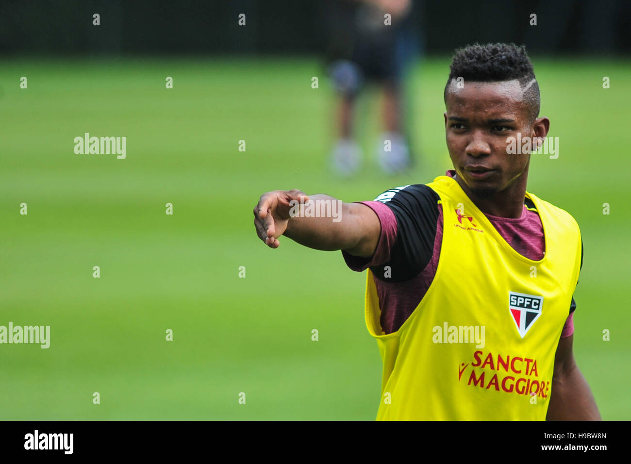 SÃO PAULO, SP - 22.11.2016: TREINO DO SPFC - Thiago Mendes during ...