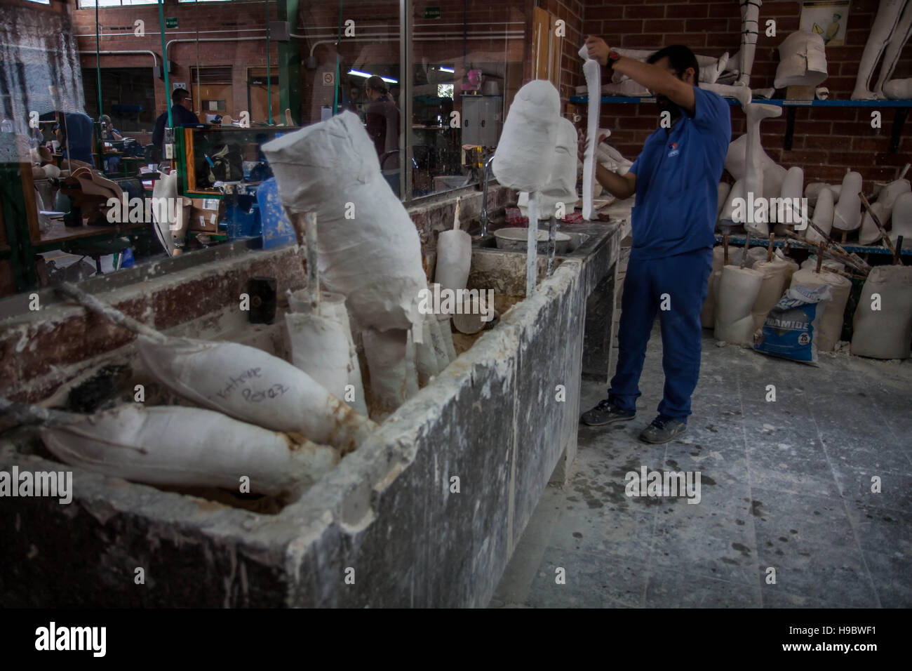 October 11, 2016 - Landmine Victims Receive Donation of 25 Prosthesis ...