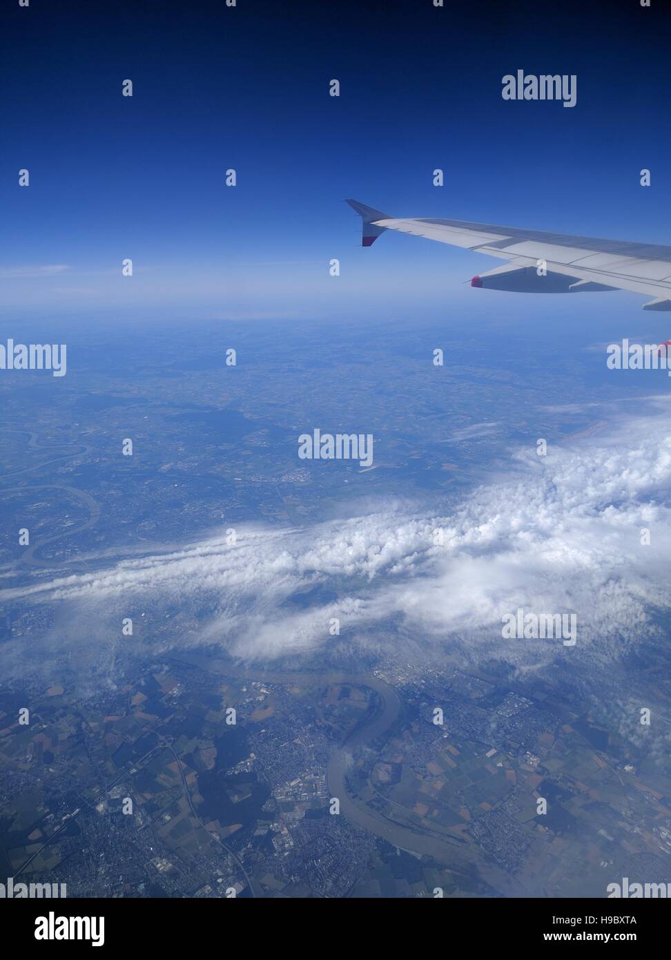 Color image of an airplane wing while flying Stock Photo - Alamy