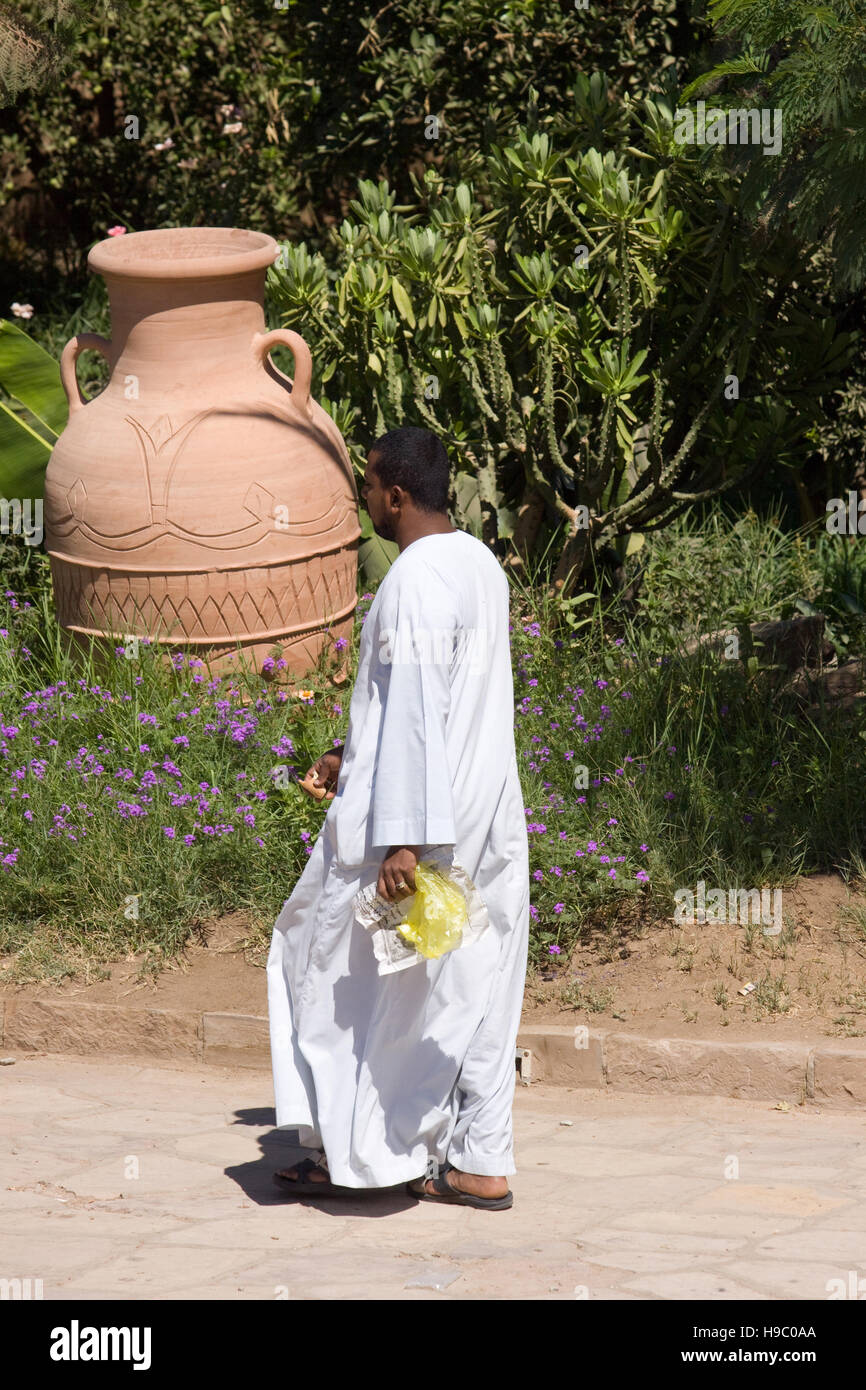 people in aswan egypt during everyday life Stock Photo - Alamy