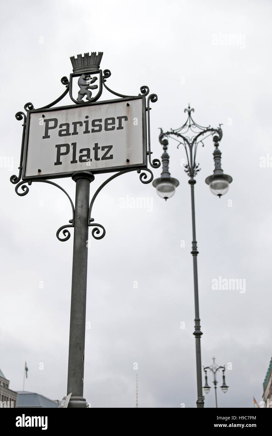 Berlin pariser platz view hi-res stock photography and images - Alamy