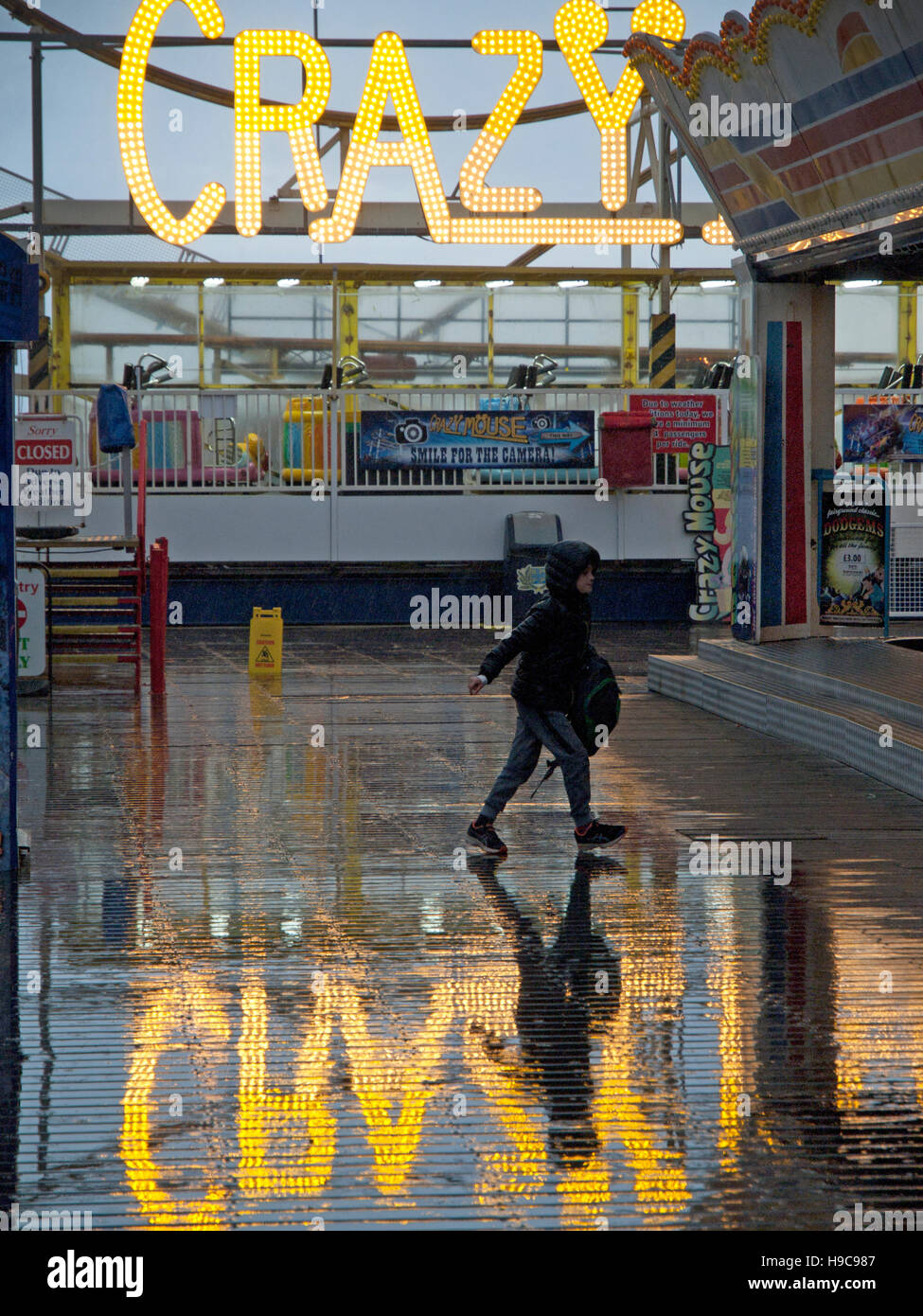 A wet winter's day on Brighton Pier Stock Photo - Alamy
