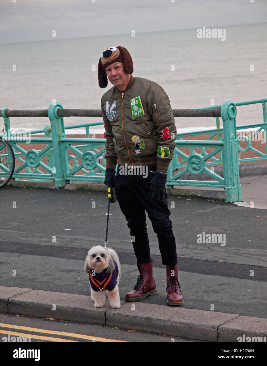 Taking a dog for a walk close to the Brighton seafront Stock Photo - Alamy